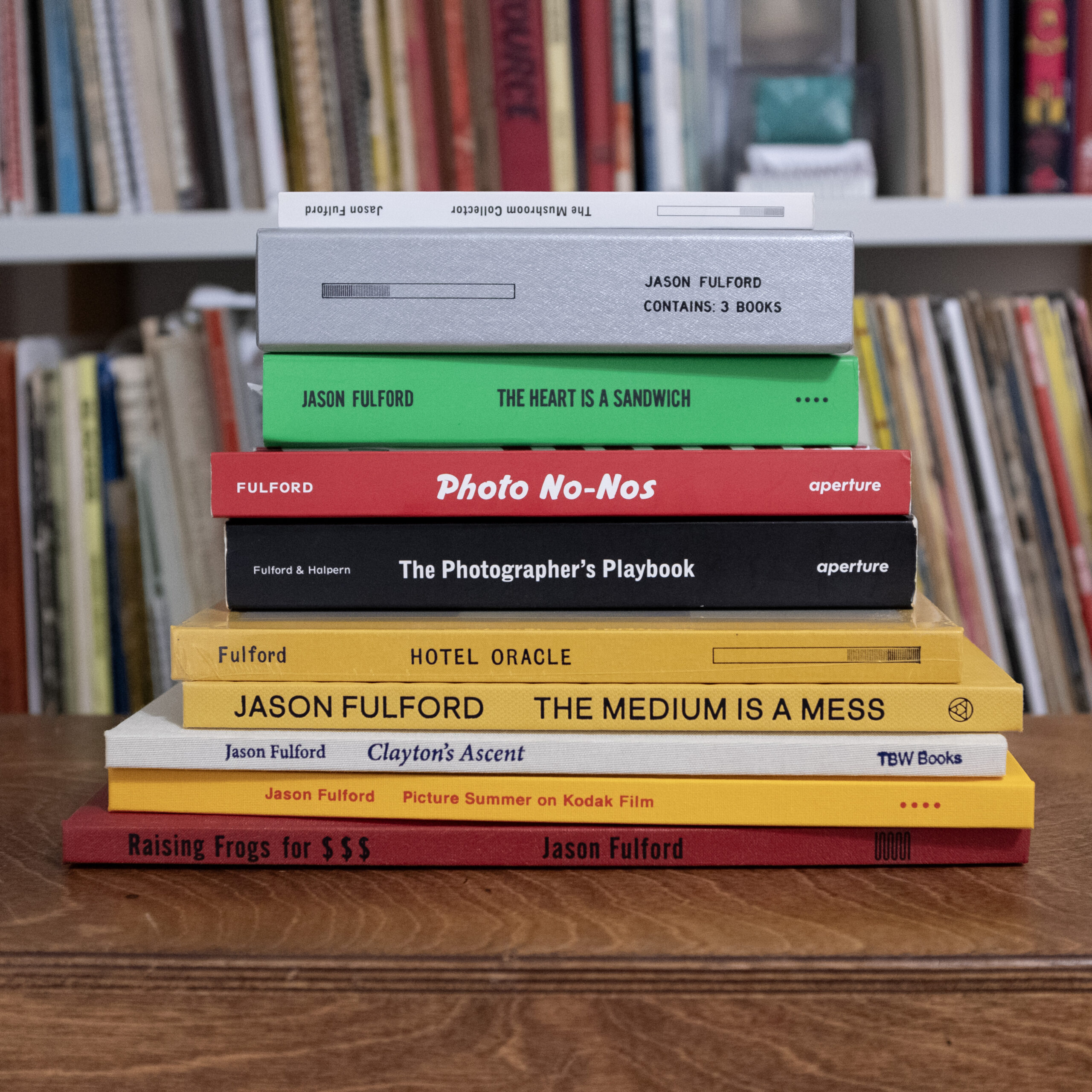Jason Fulford - Stos książek - Fotofestiwal 2025